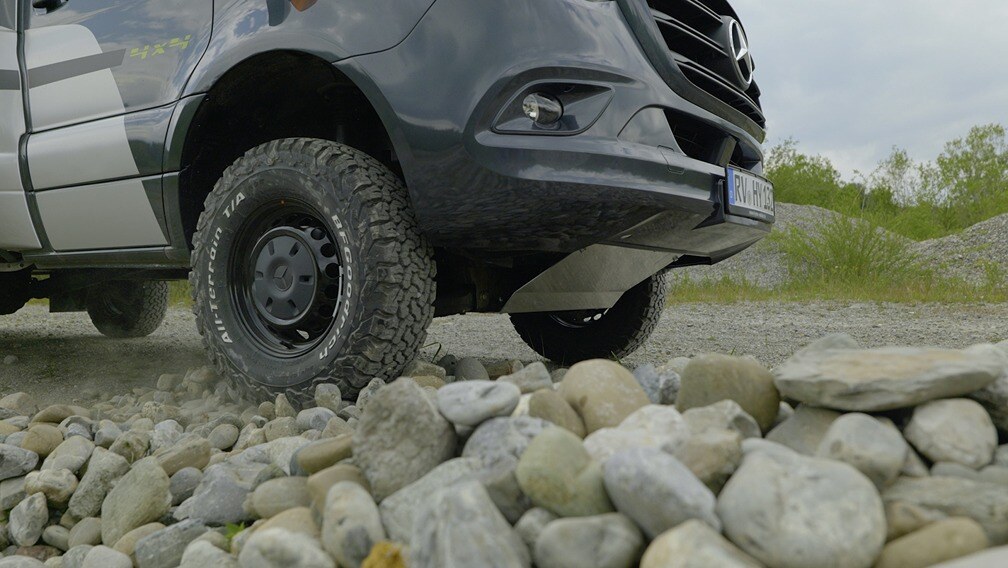 Expert Tips for Choosing the Right Motorhome Tyres